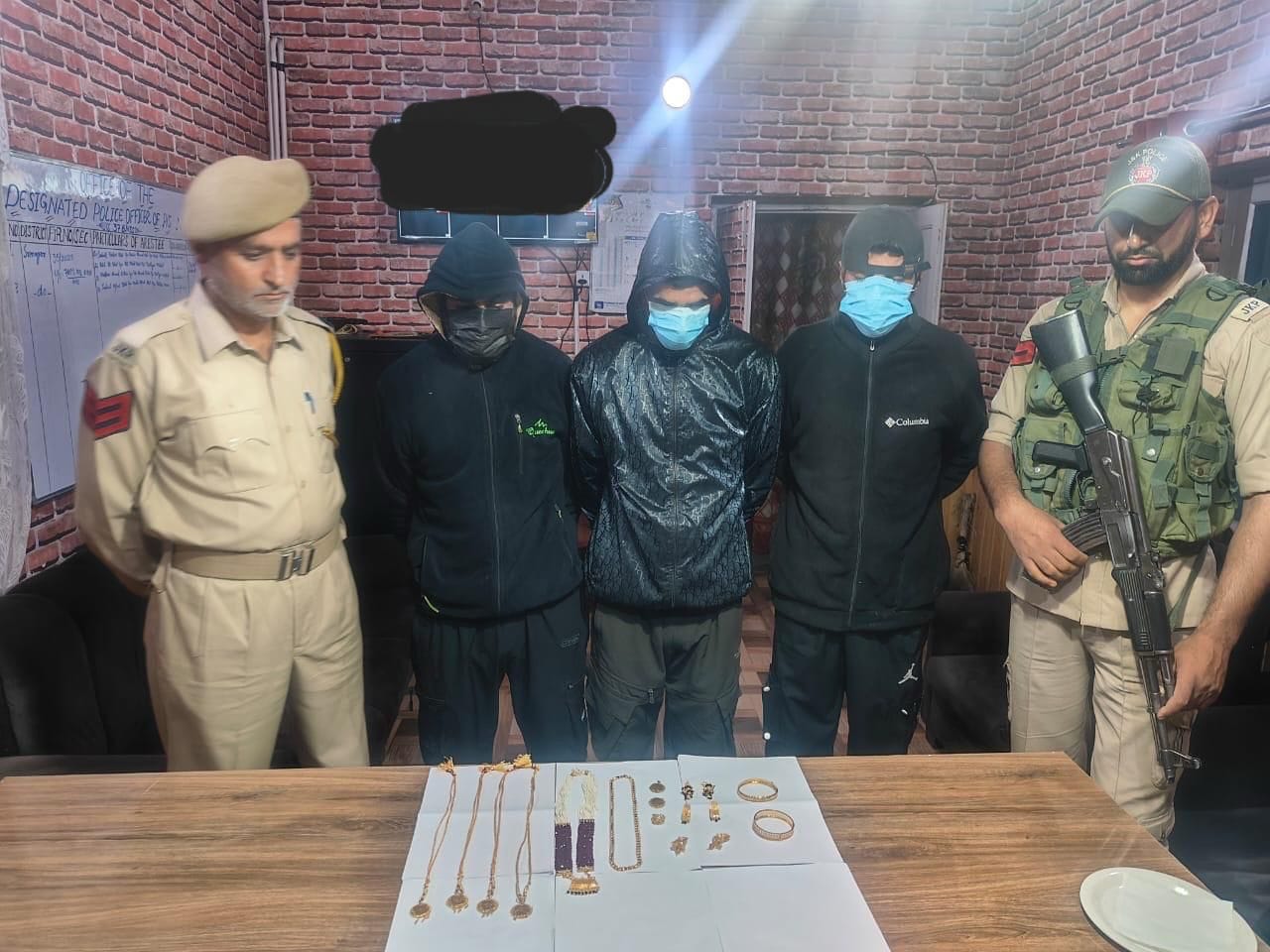 Srinagar Police Nab Hafiz Ganie Solve Rs9L Theft Case - Under Coverist